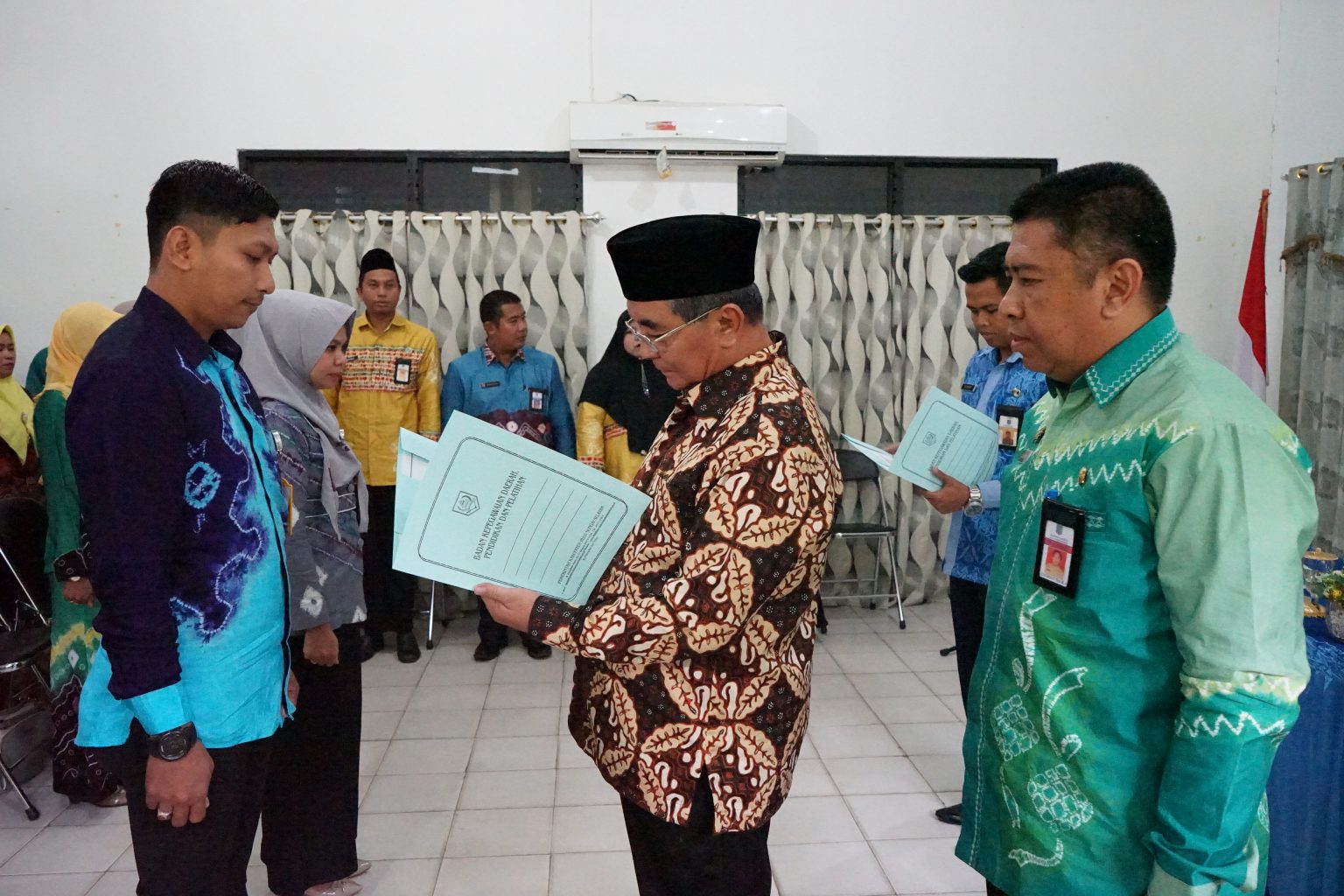 Penyerahan Surat Tanda Lulus Ujian Kenaikan Pangkat Penyesuaian Ijazah ...